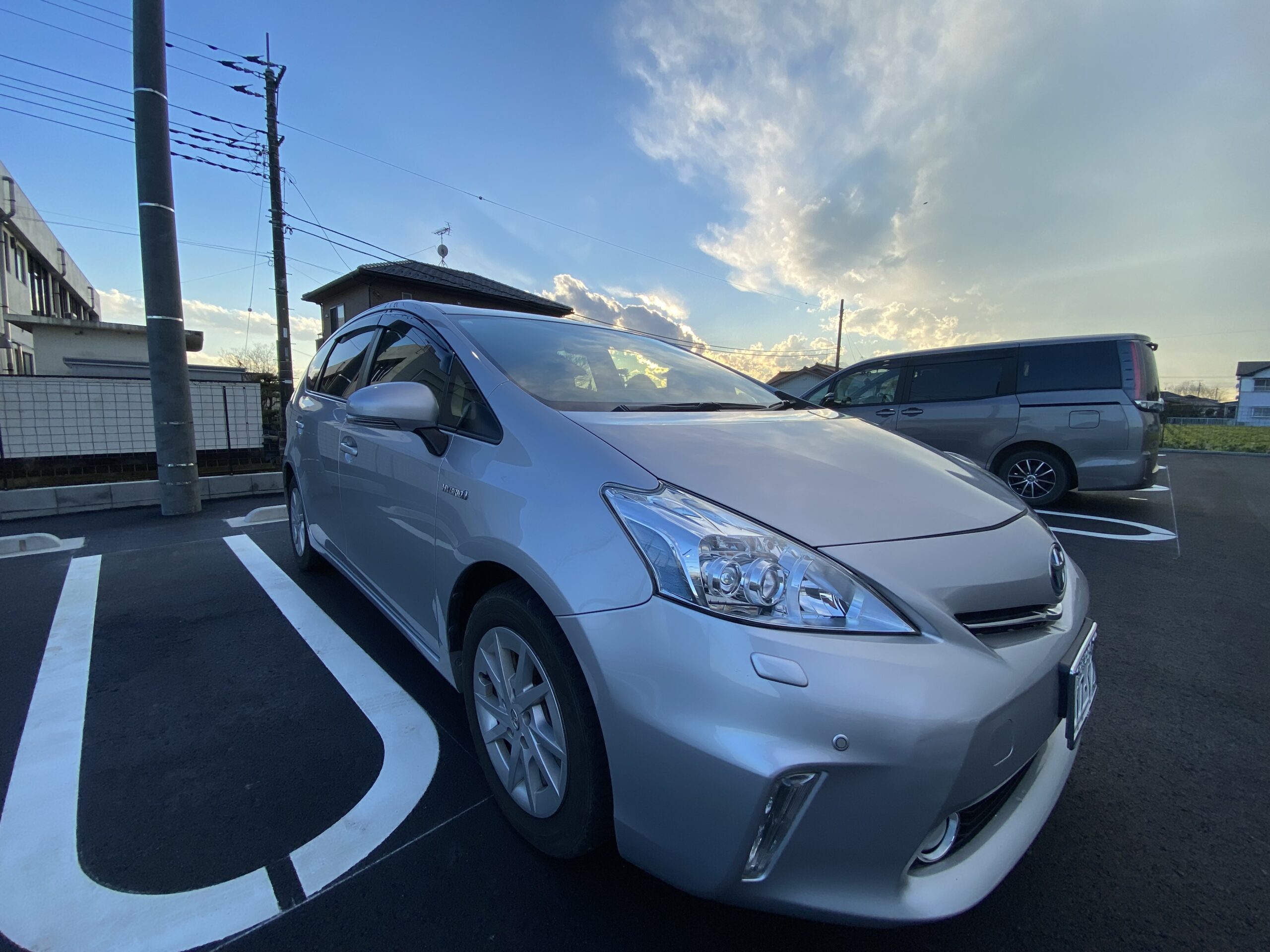 Toyota Prius Alpha – Zaf Autos Japan